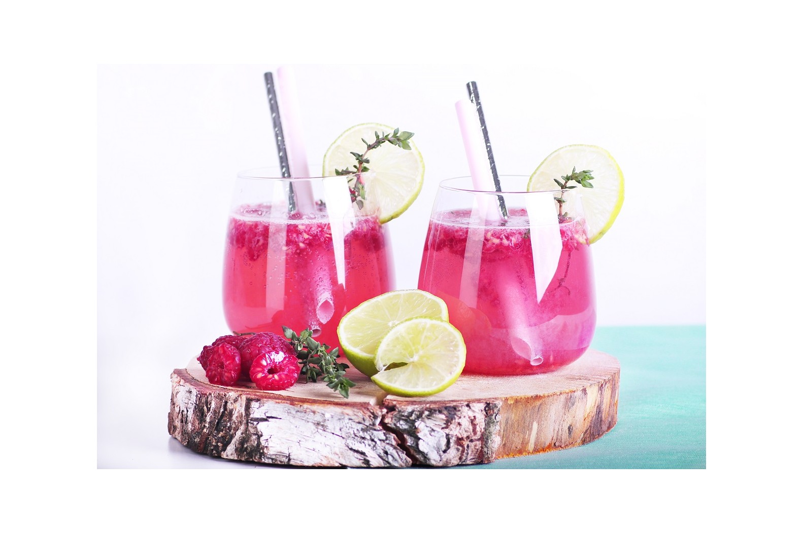 Osvěžující MALINOVÁ LIMONÁDA S TYMIÁNEM